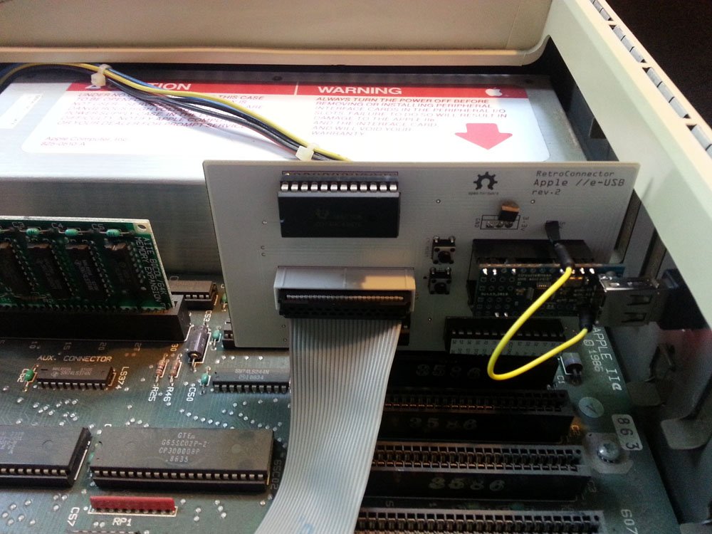 RetroConnector keyboard interface for Apple IIe from option8 on Tindie